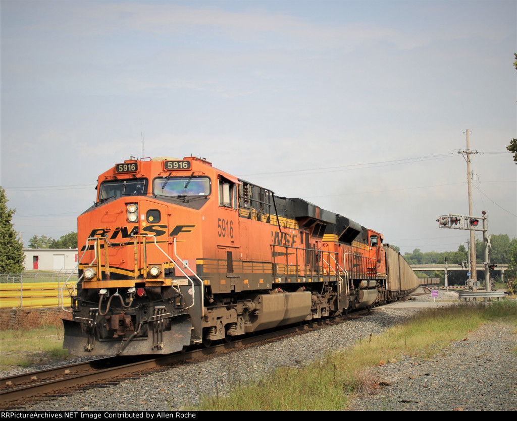 BNSF 5916